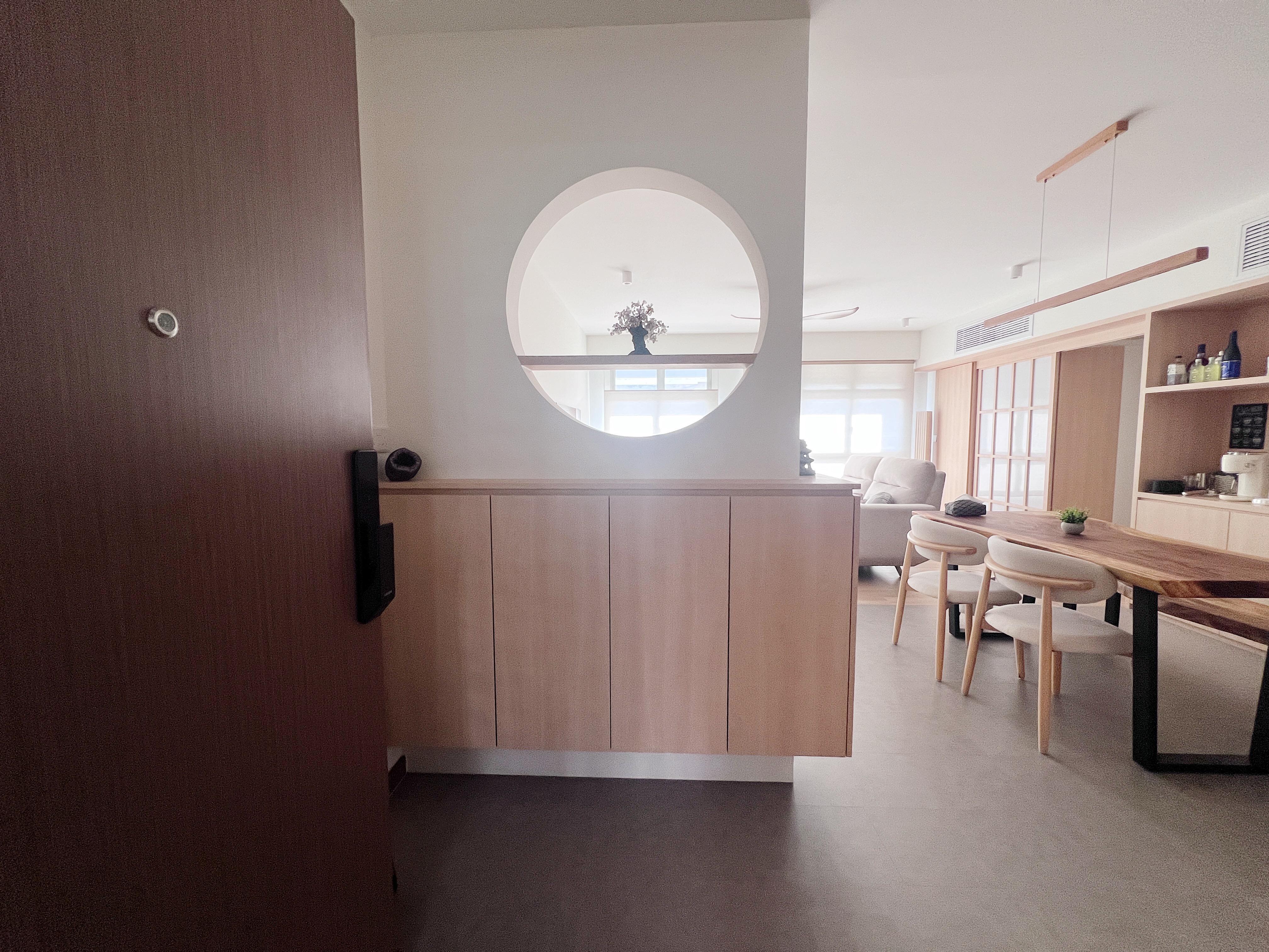 A simple & functional entryway with built in settee | Communa.sg